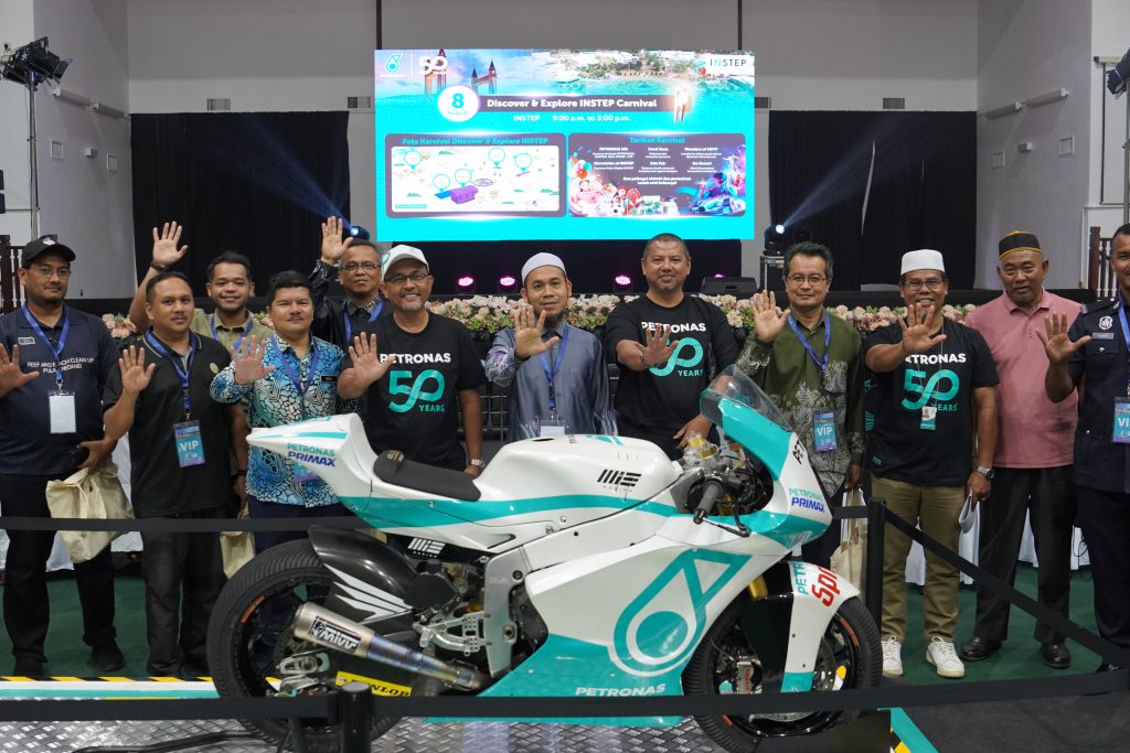 petronas 50 - INSTEP
